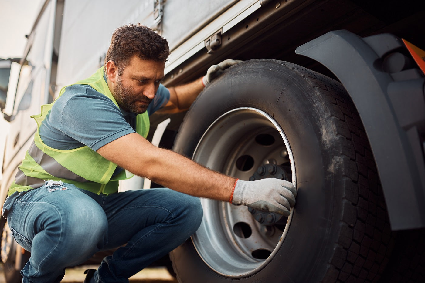 Safety First: Essential Safety Tips for Semi Truck Drivers ...